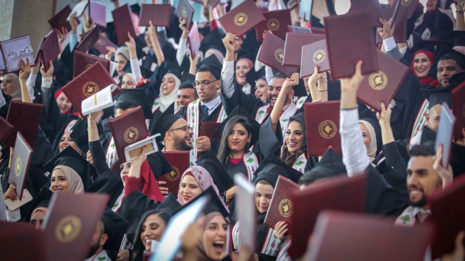 More than 2600 graduates mark end of journey in 44th graduation ...