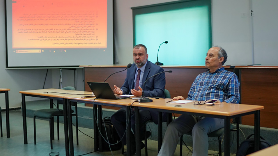 University professors explore research skills, critical thinking ...